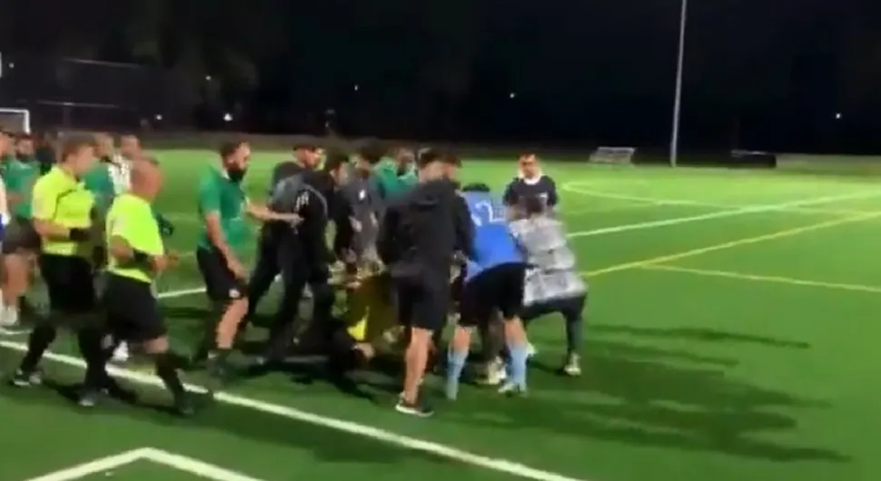 Jezive scene na terenu: Sudija brutalno pretučen